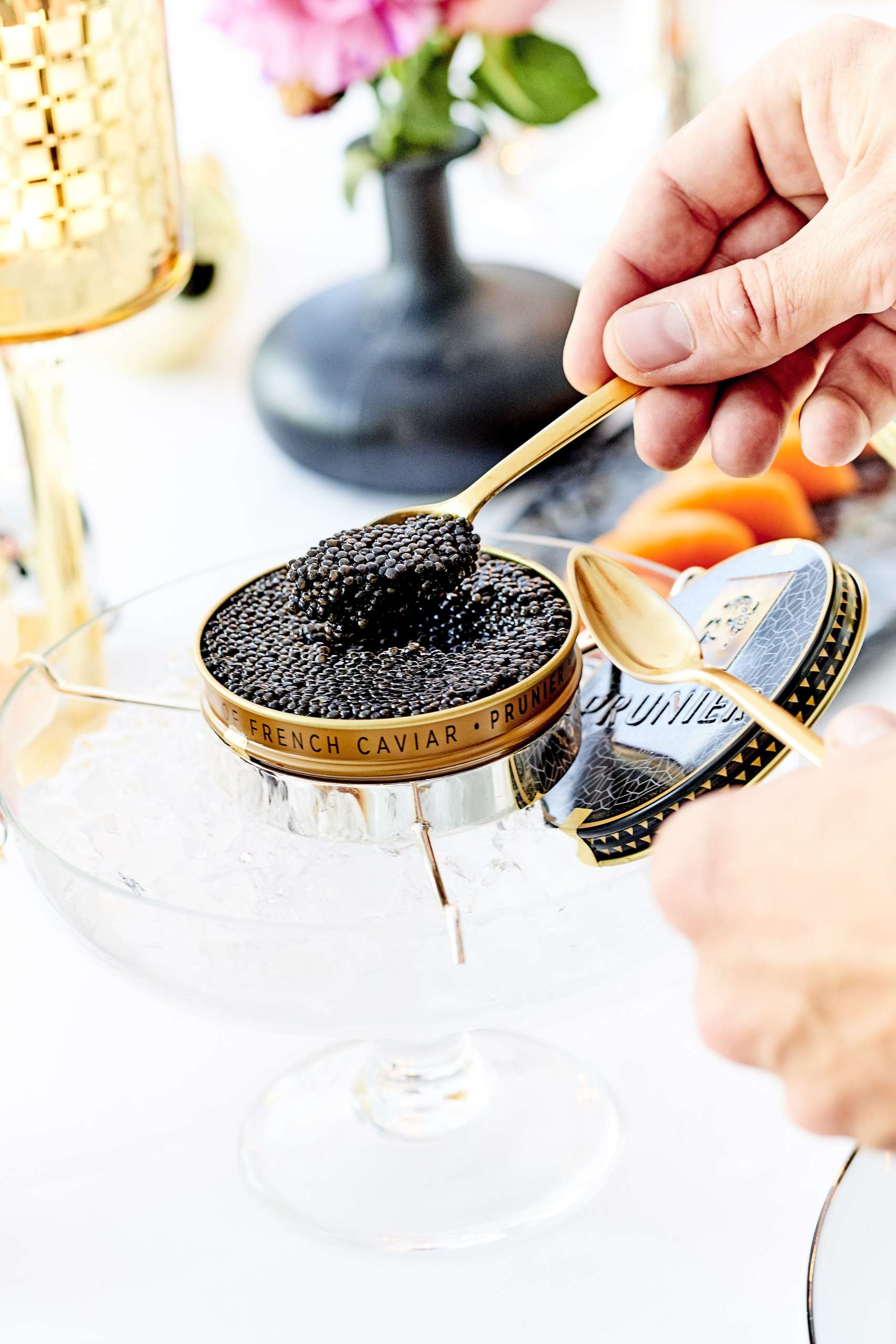 La meilleure façon de déguster le caviar ? | Caviar House & Prunier